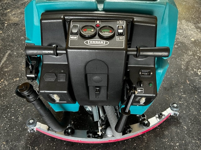 Reconditioned Tennant 5700 floor scrubber
