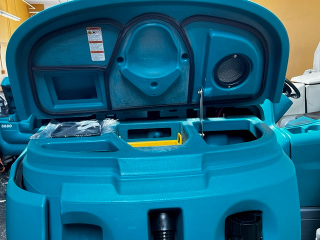 Tennant T17 Rider Floor Scrubber